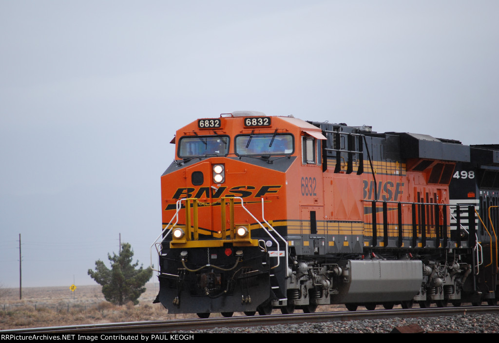 BNSF 6832 Leads a Manifest train towards Needles, CA.